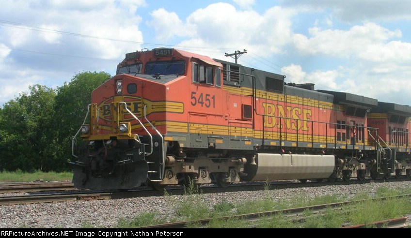 BNSF 5451